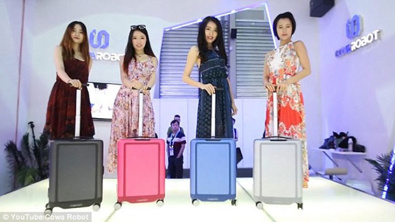 World's First Robotic Suitcase