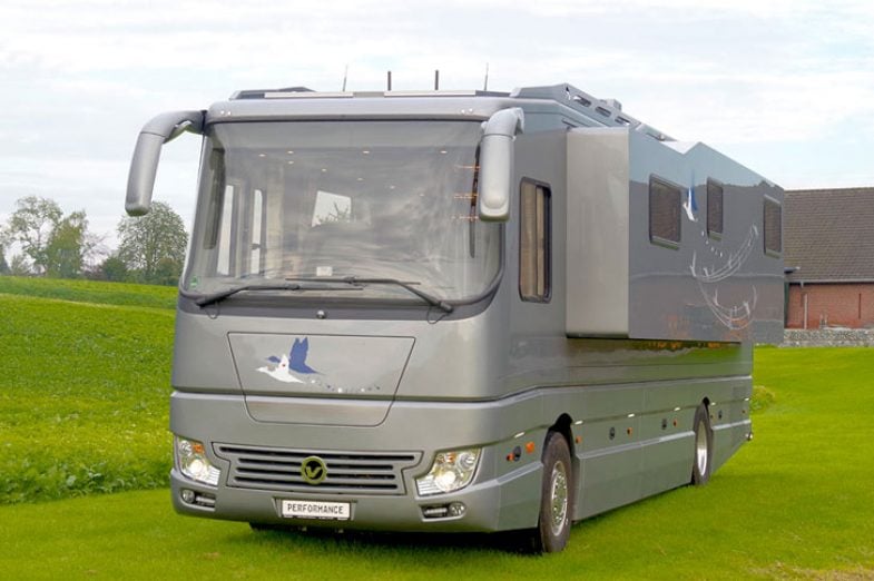 Just one awesome Motorhome - JobbieCrew.com