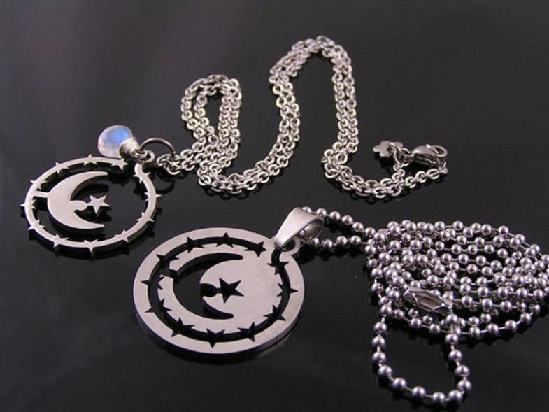46 BEST Matching His And Hers Necklaces for Boyfriend And Girlfriends!